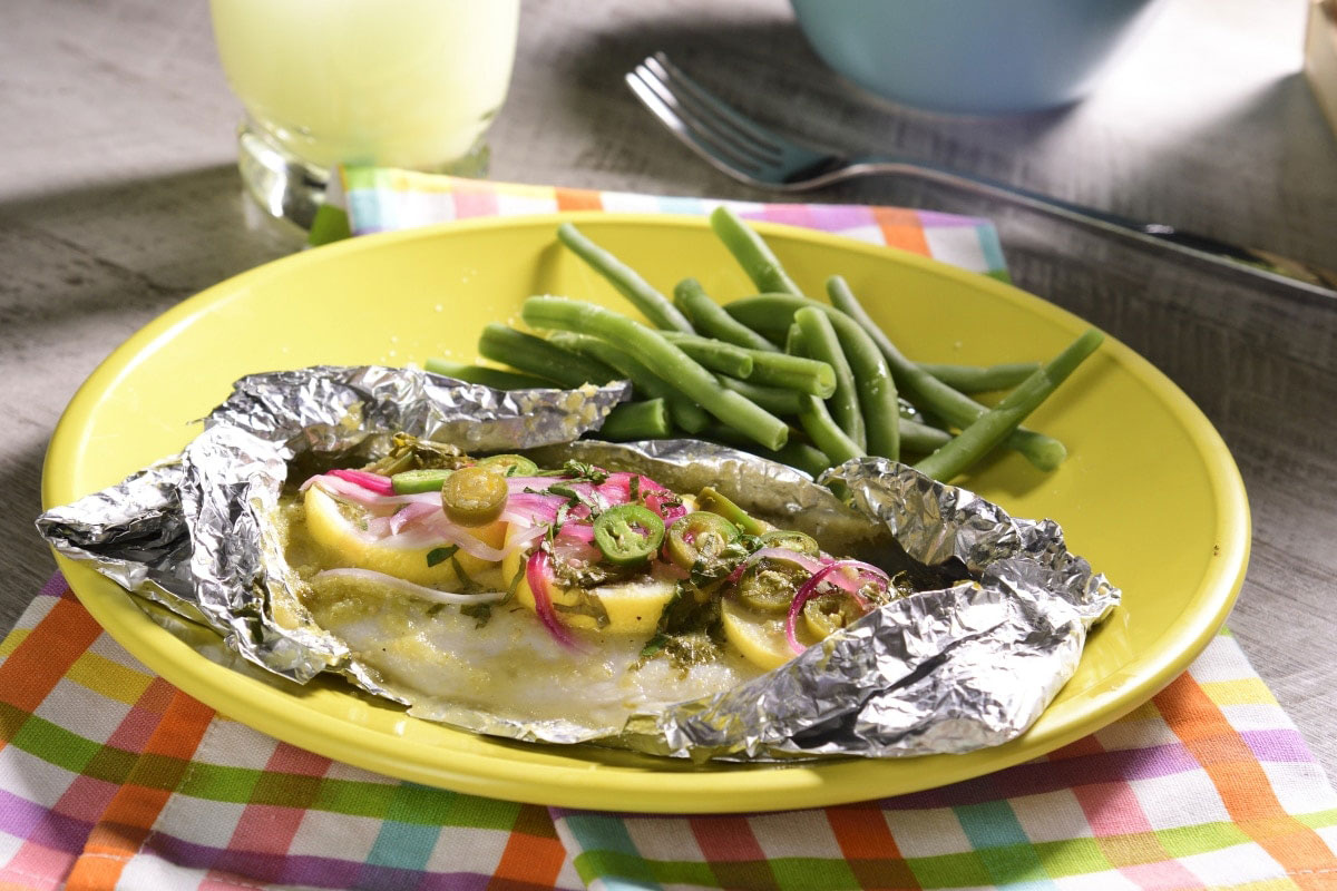 Pescado empapelado con ensalada de ejotes - Gmate